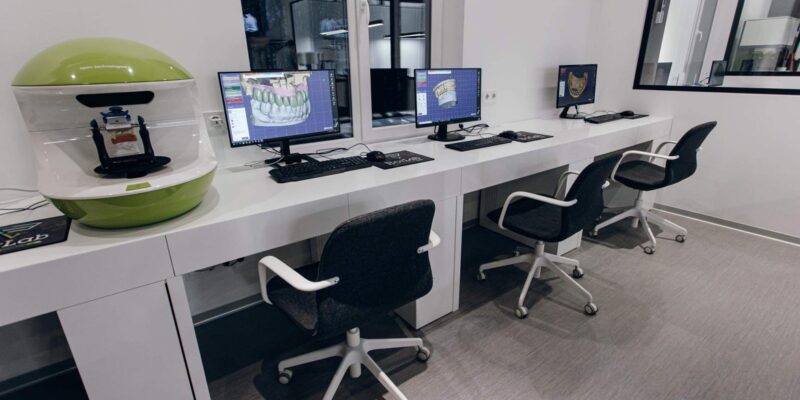 Empowering Dentists, Enhancing Smiles: The Impact of Digital Dental ...